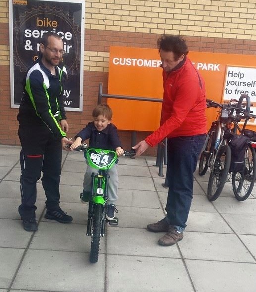 Kind cyclists step in to build 4-year-old's bike after Halfords say it ...