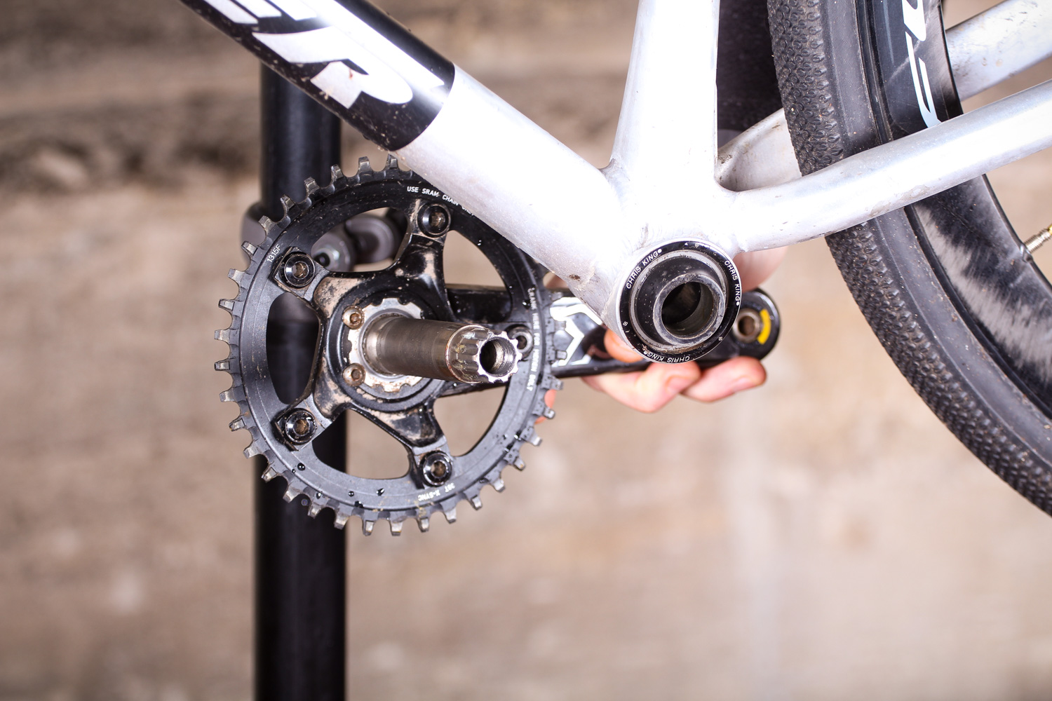 How to remove press-fit bottom bracket bearings in 12 easy steps ...