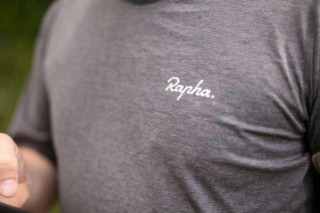 Rapha Men’s Trail Lightweight T-Shirt jersey review - Cycling News ...