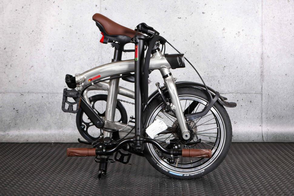 BTwin Ultra Compact 1 Second Light - Cycling News | Bike Reviews | road.cc