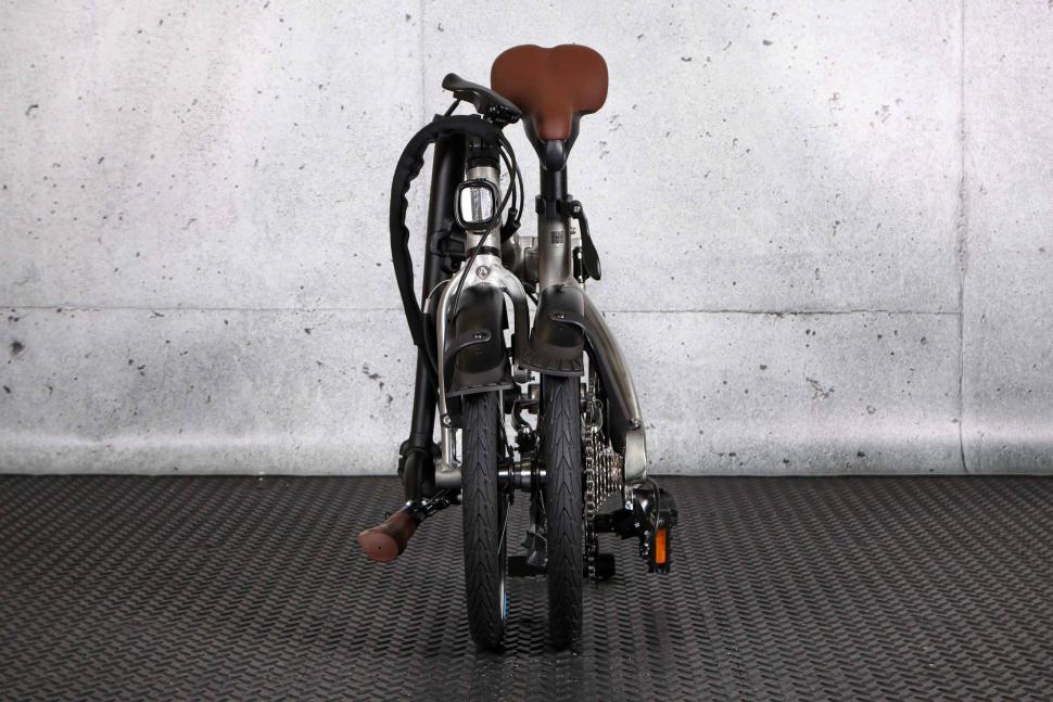 BTwin Ultra Compact 1 Second Light - Cycling News | Bike Reviews | road.cc
