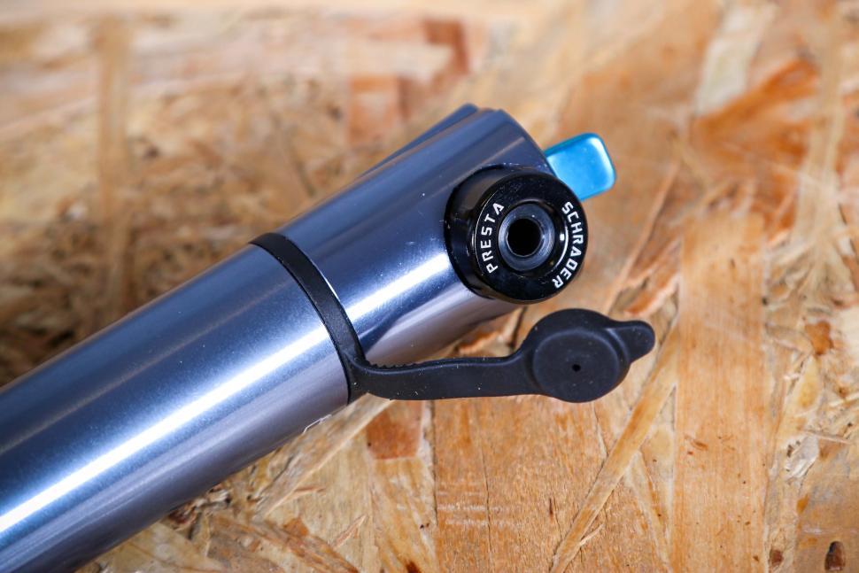 Schwalbe SOS Mini Pump - Cycling News | Bike Reviews | road.cc