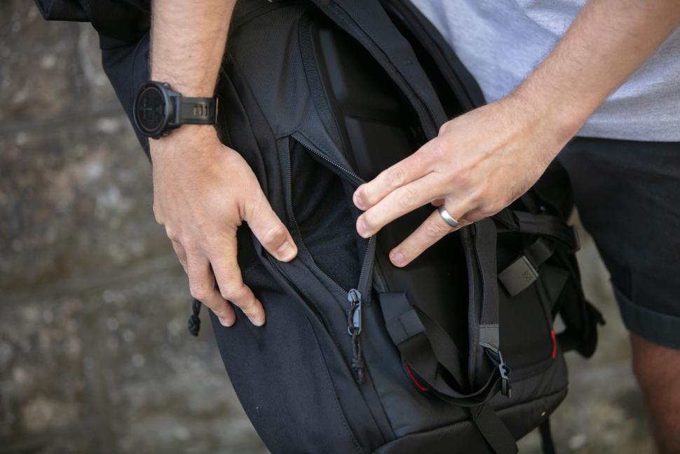 Chrome Industries Yalta 4.0 - Cycling News | Bike Reviews | road.cc