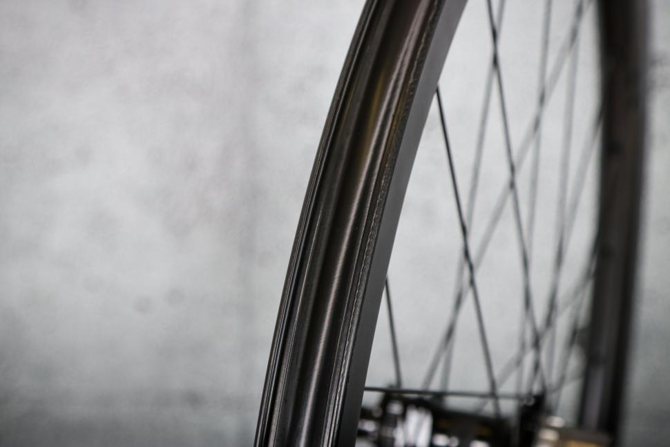 Fulcrum Wind 42 Carbon SRAM XDR T/L Disc Brake Road Wheelset - Cycling ...