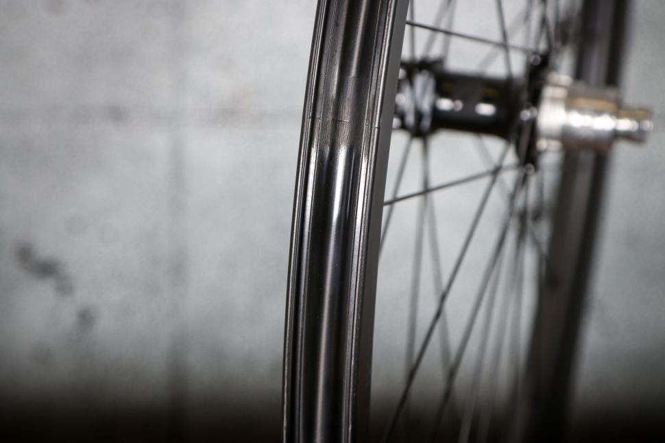 Fulcrum Wind 42 Carbon SRAM XDR T/L Disc Brake Road Wheelset - Cycling ...