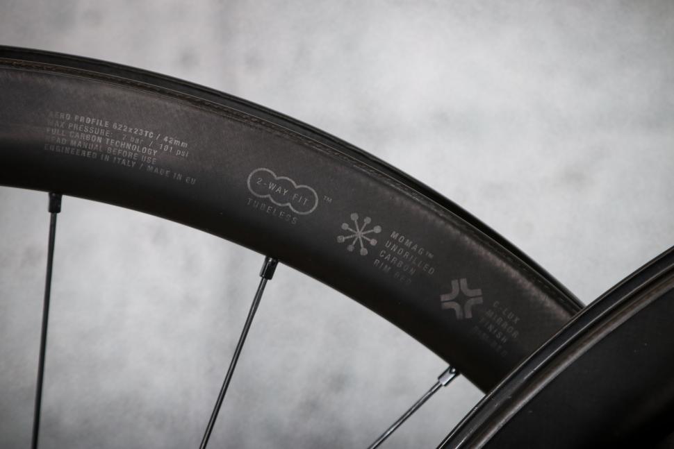 Fulcrum Wind 42 Carbon SRAM XDR T/L Disc Brake Road Wheelset - Cycling ...