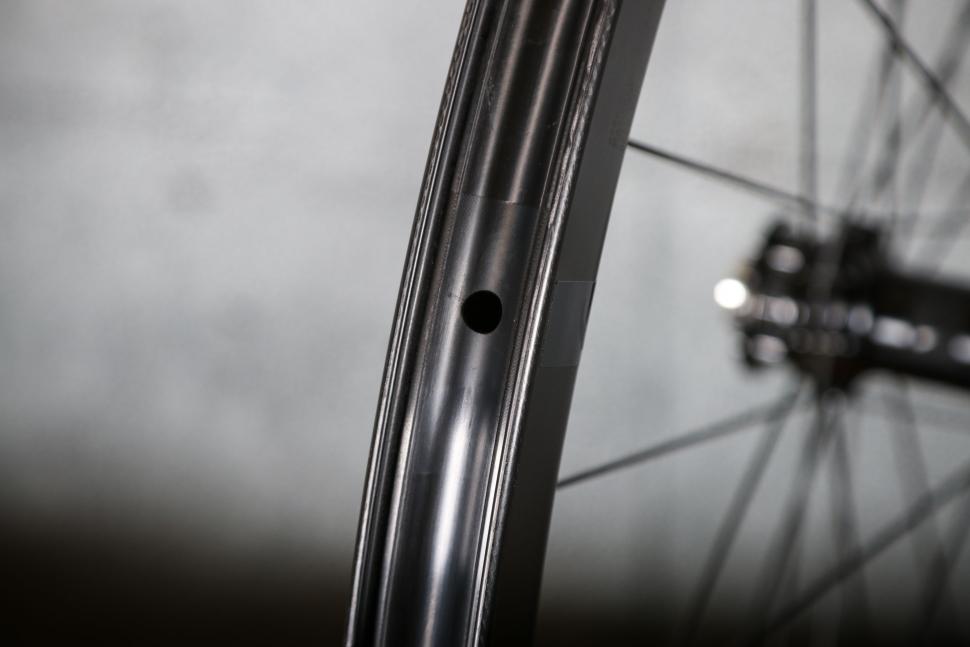 Fulcrum Wind 42 Carbon SRAM XDR T/L Disc Brake Road Wheelset - Cycling ...