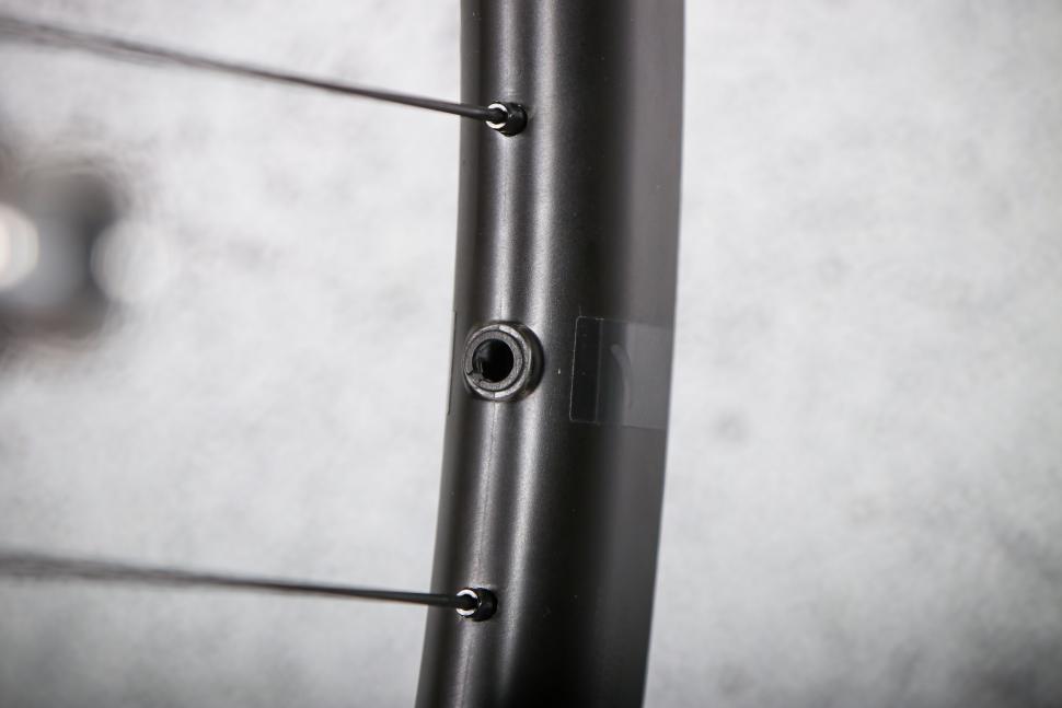 Fulcrum Wind 42 Carbon SRAM XDR T/L Disc Brake Road Wheelset - Cycling ...