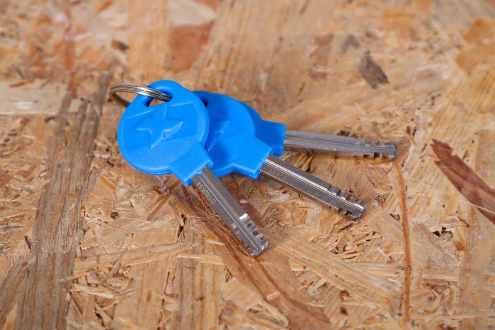 Oxford Shackle14 Pro Duo U-Lock and cable - Cycling News | Bike Reviews ...